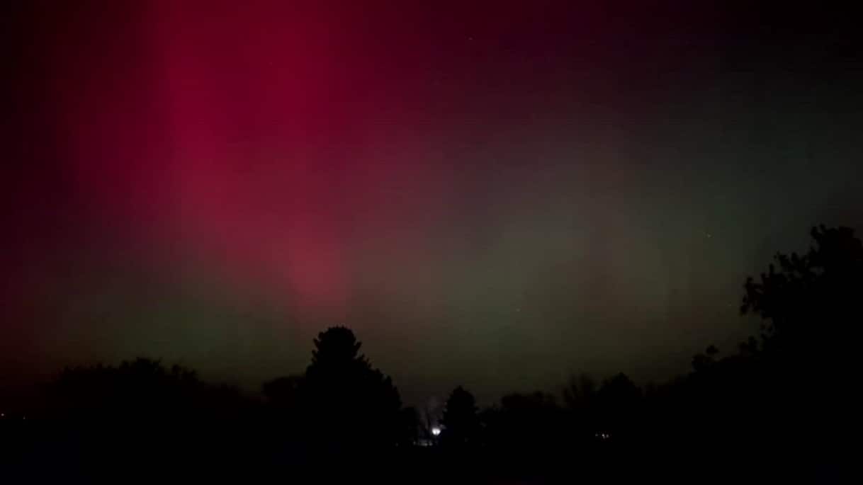 Iowa, spettacolare aurora boreale illumina il cielo | Video Sky TG24