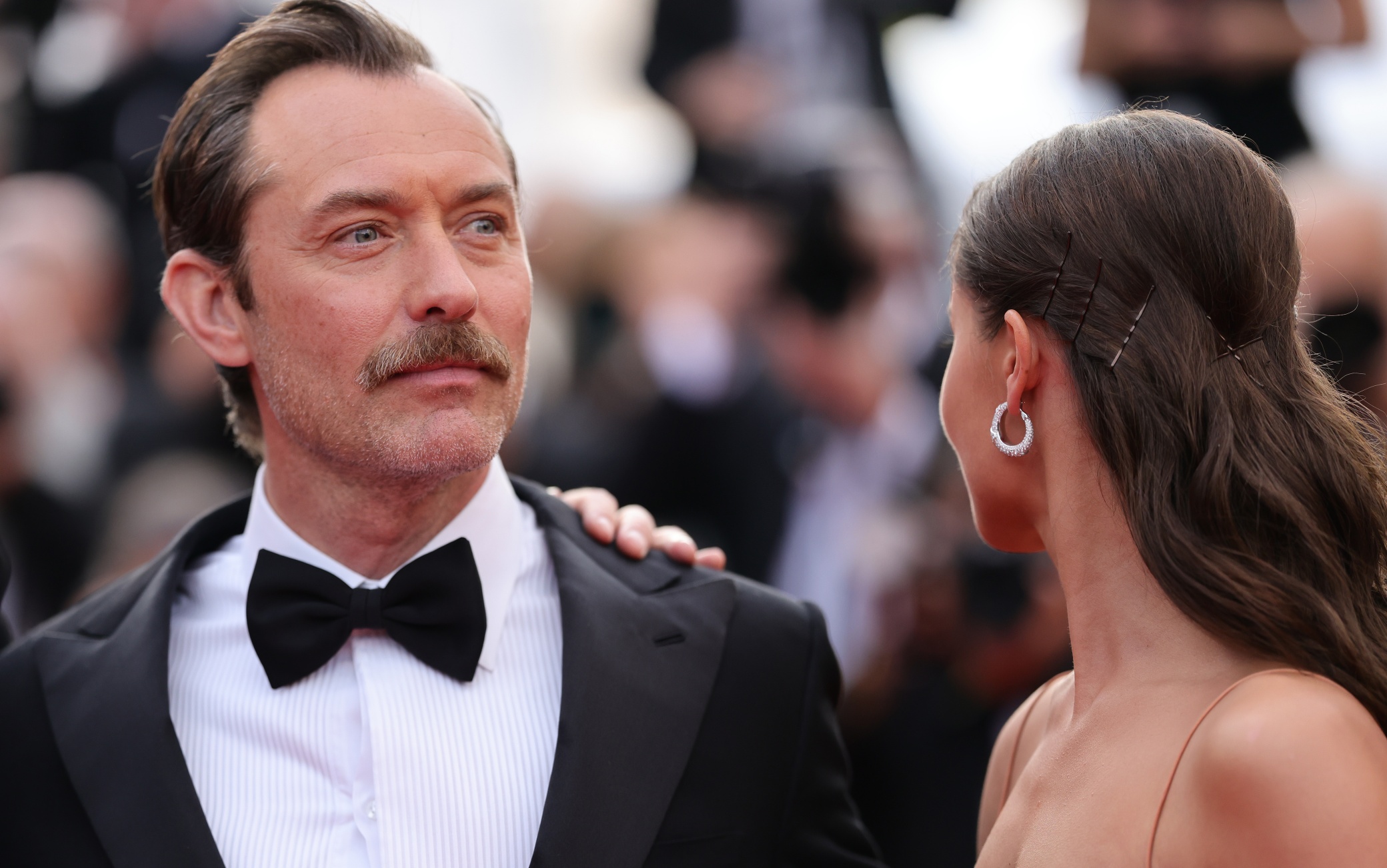 Cannes 2023, Alicia Vikander e Jude Law sul red carpet di Firebrand. FOTO | Sky TG24