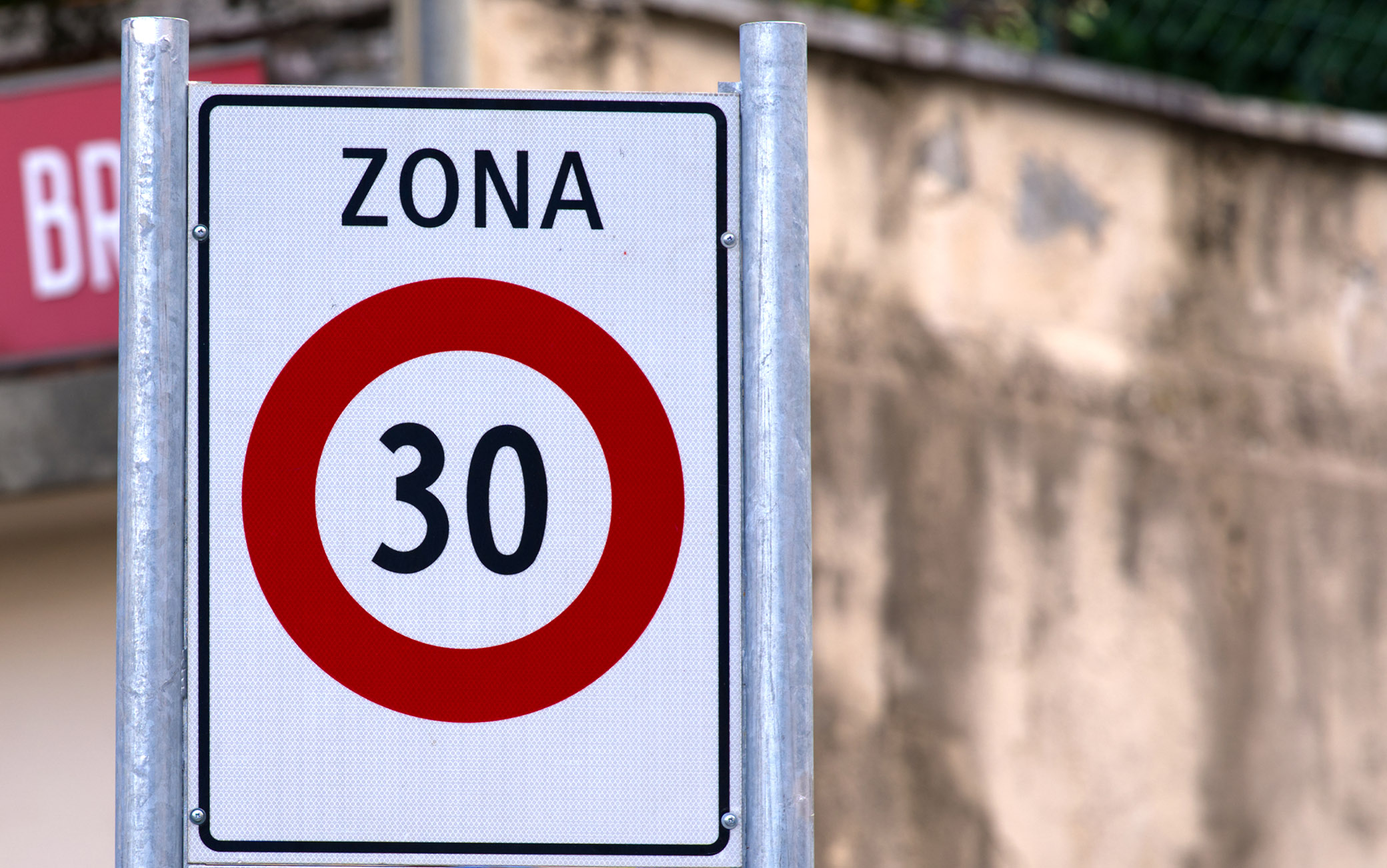 Comuni italiani che hanno istituito la zona a 30 Km/h: quali e quanti ...