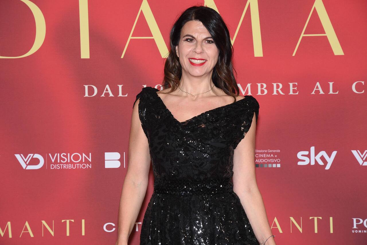 Geppi Cucciari co-conduttrice di Sanremo 2025, chi è: dal teatro alla ...