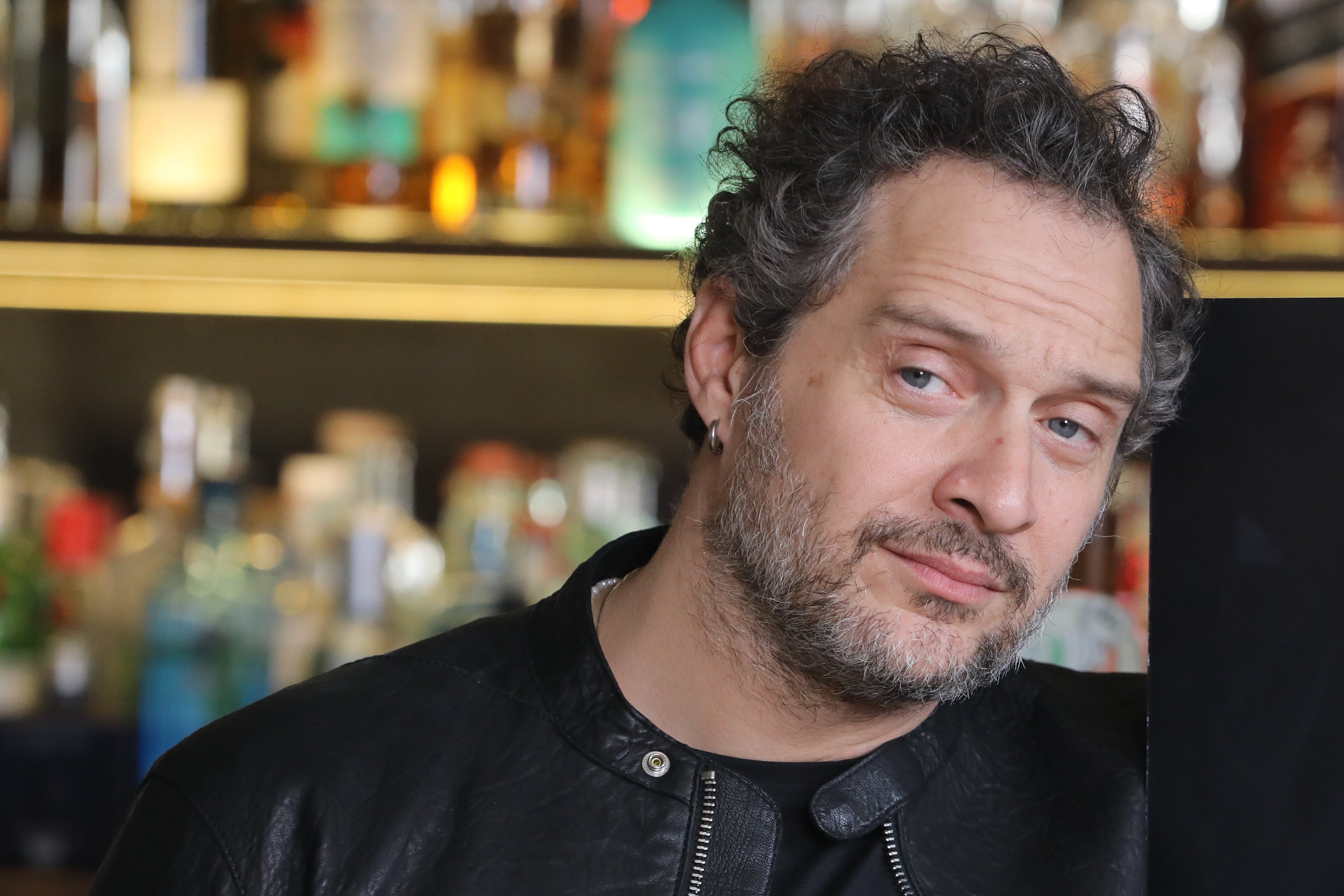 Claudio Santamaria, i migliori film e serie TV da Denti da Squalo a ...