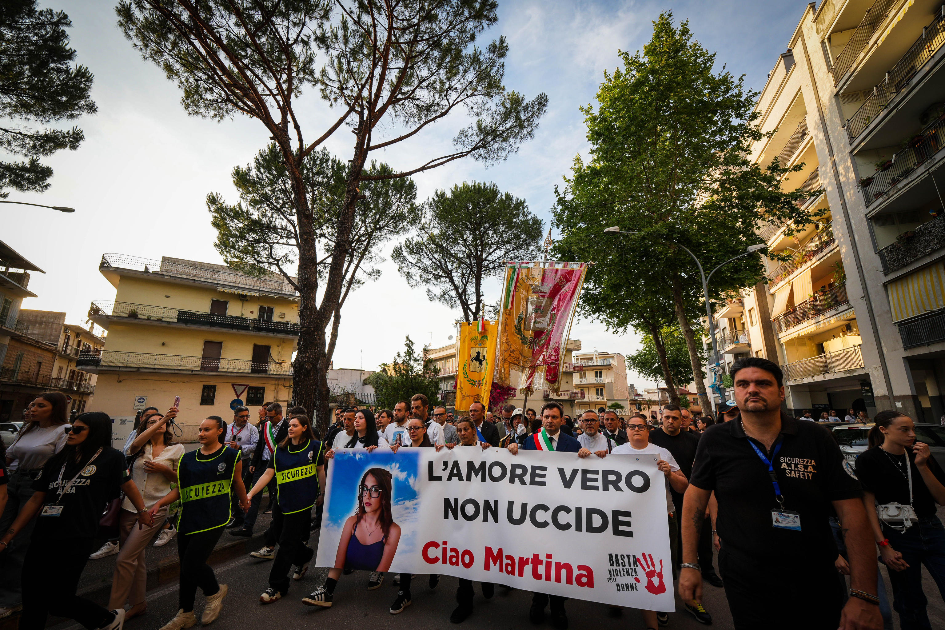 Femminicidio Martina Carbonaro, 2mila alla fiaccolata ad Afragola: 'Amore non uccide'. FOTO ...