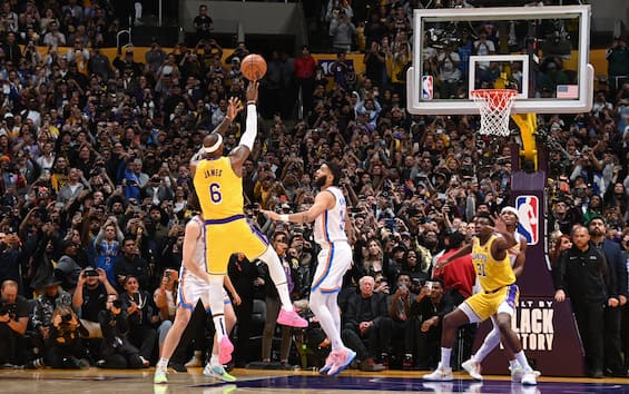 LeBron James, il canestro del sorpasso su Kareem Abdul-Jabbar. VIDEO ...