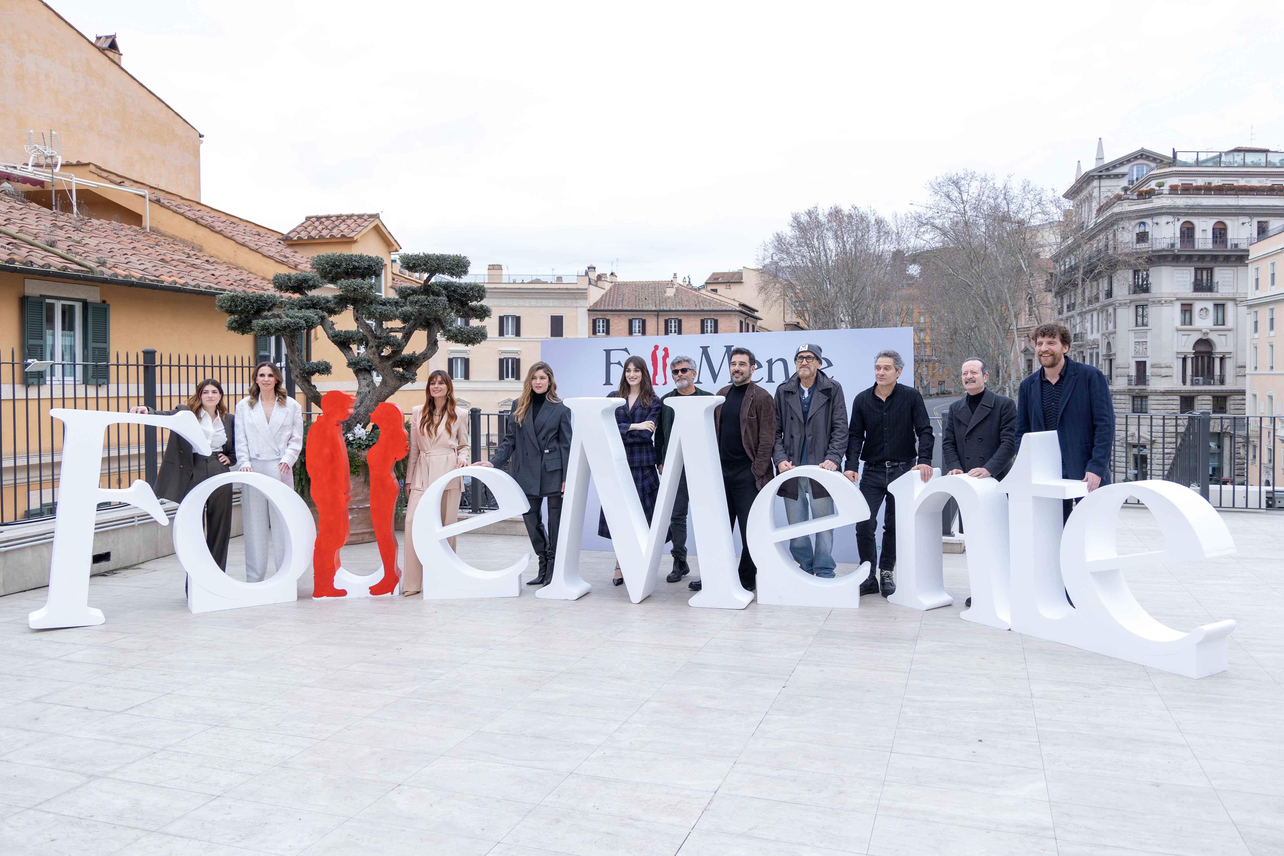 Follemente, il cast del film di Paolo Genovese con Edoardo Leo e Pilar ...