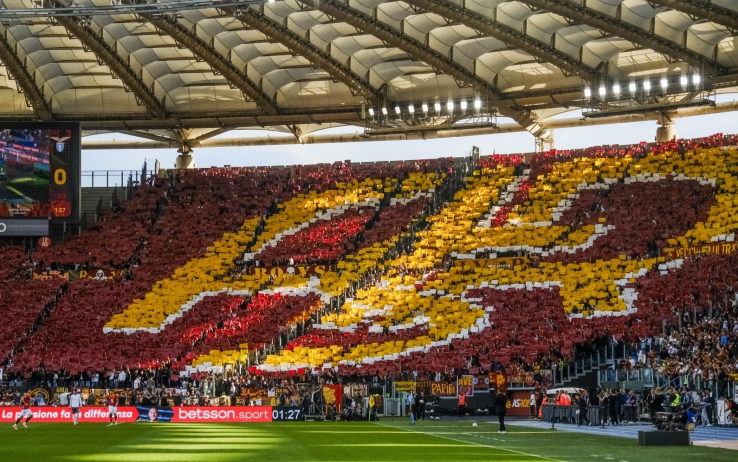 Roma Lazio, lo show delle coreografie sulle tribune. FOTO | Sky Sport