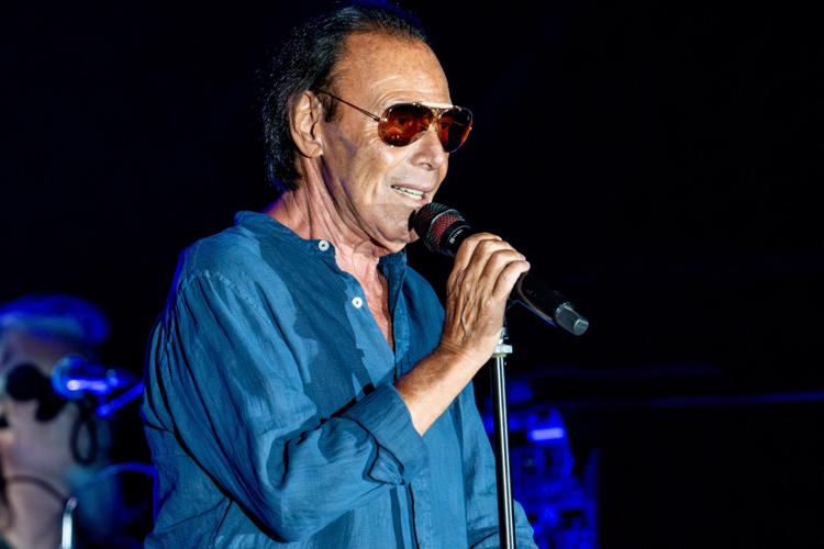 Sanremo 2025, Antonello Venditti canta Ricordati di me e riceve il ...