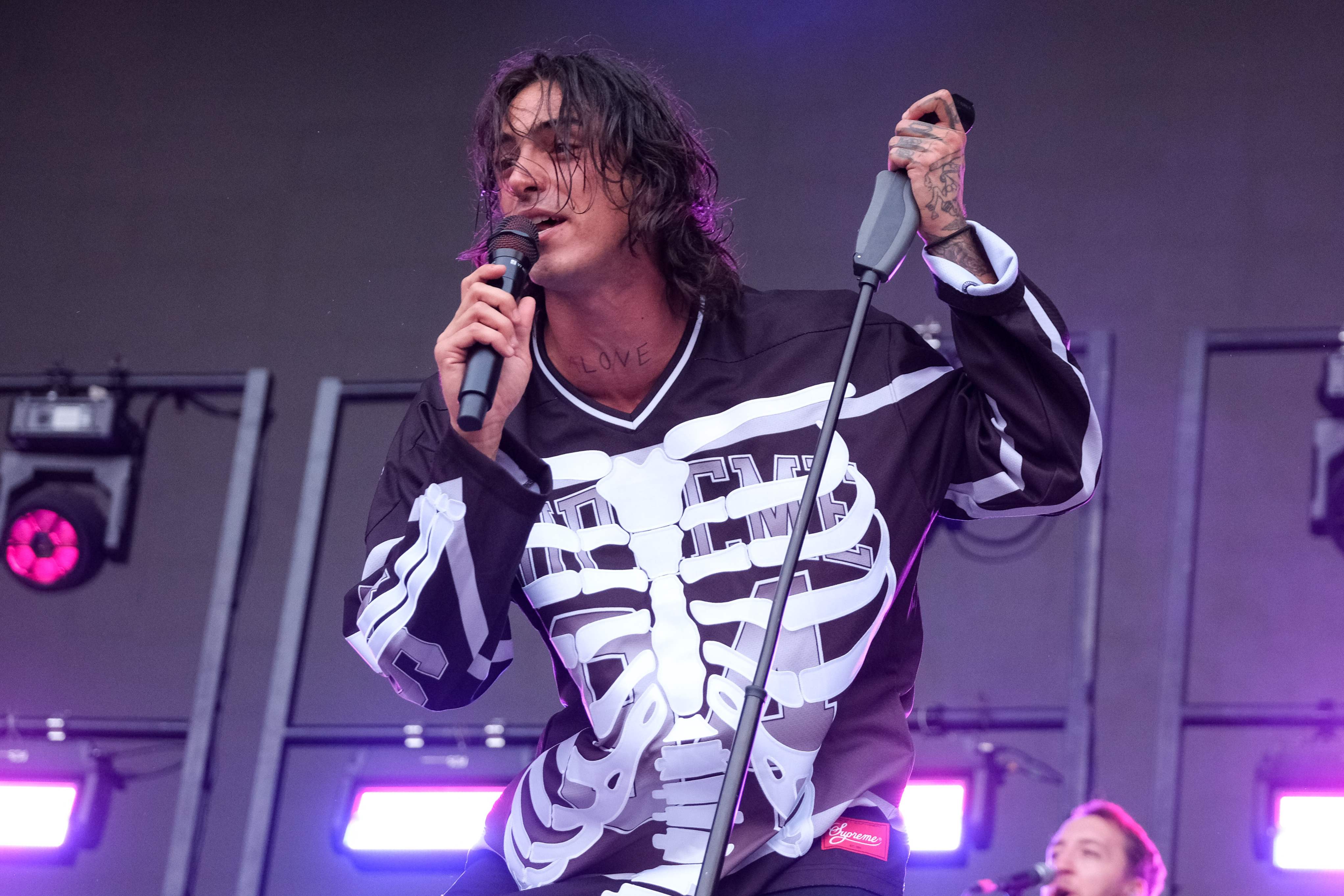 Chi è Diego Naska, il cantante della sigla di Fantasanremo 2024 | Sky TG24