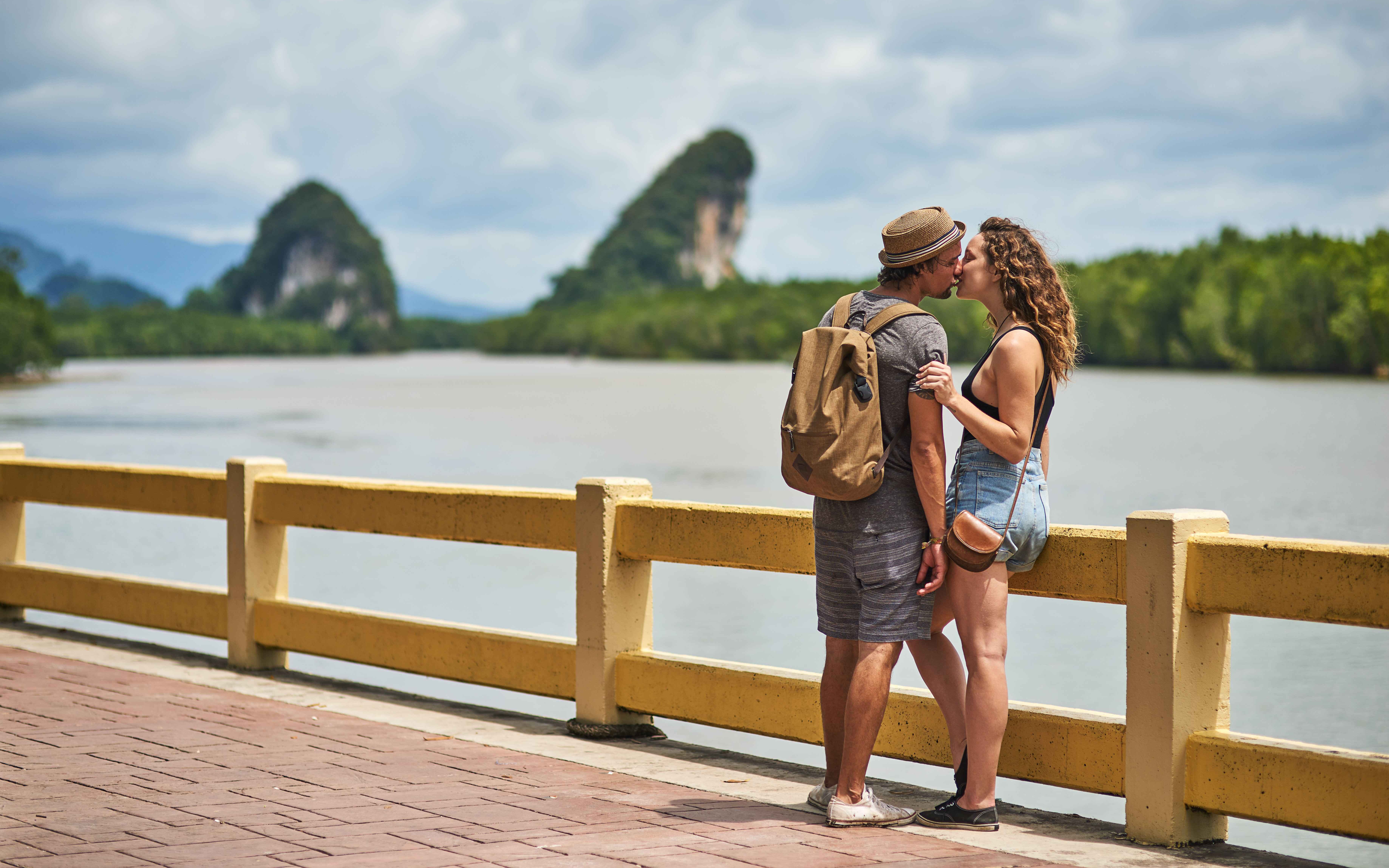 Giornata mondiale bacio: perché baciamo? Origini, significato e ...