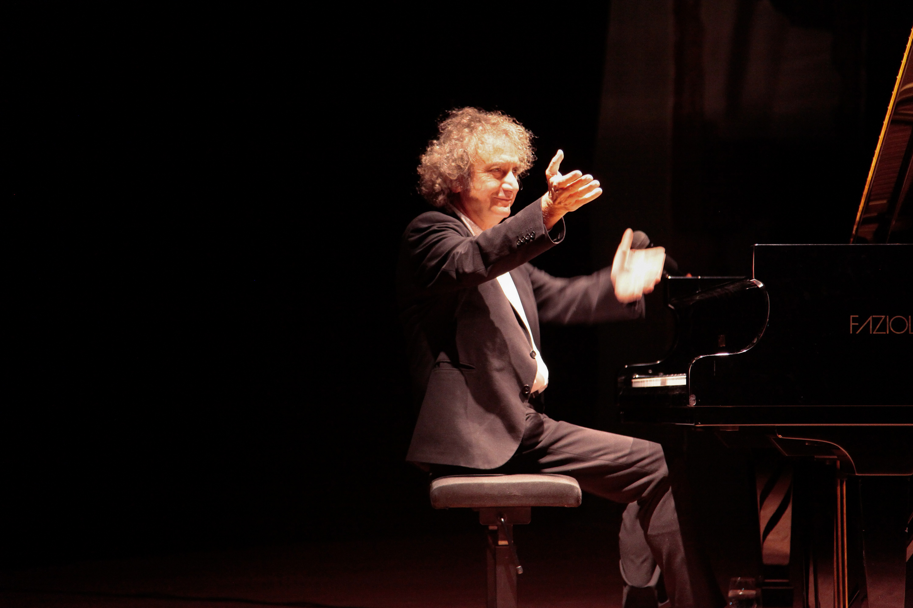 Roberto Cacciapaglia, i concerti di Invisible Rainbows sono un viaggio ...