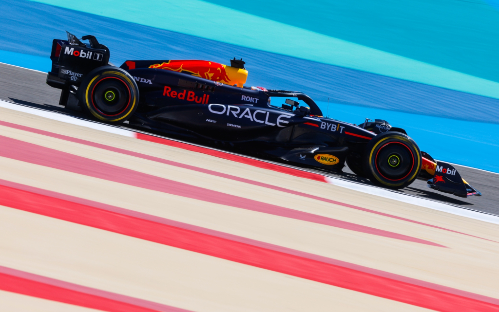 F1, un 'buco' sul muso della Red Bull nel corso dei test in Bahrain ...