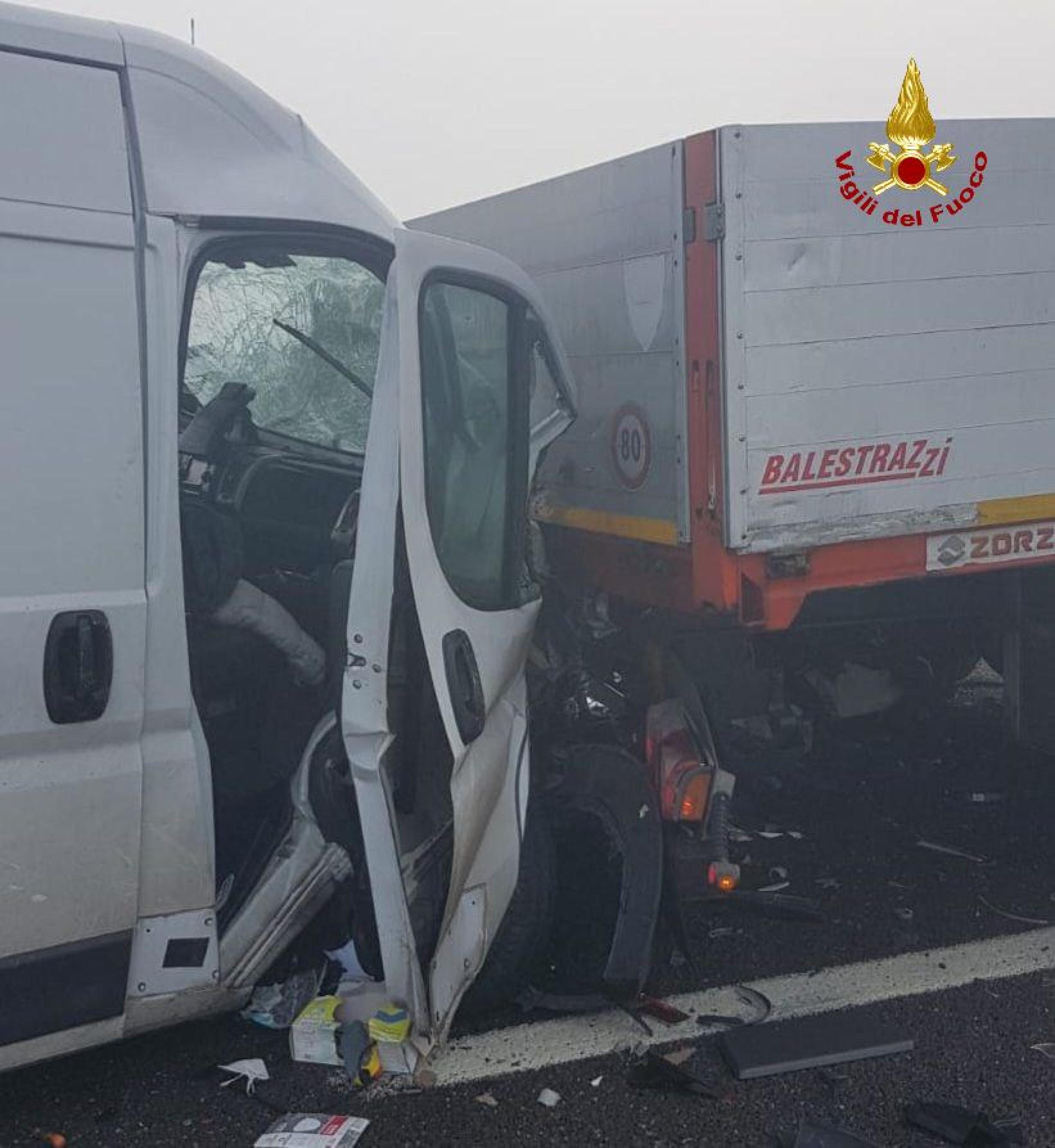 Incidente in A22 e A1, tamponamenti a causa della nebbia: traffico in tilt e tratto di 70km ...