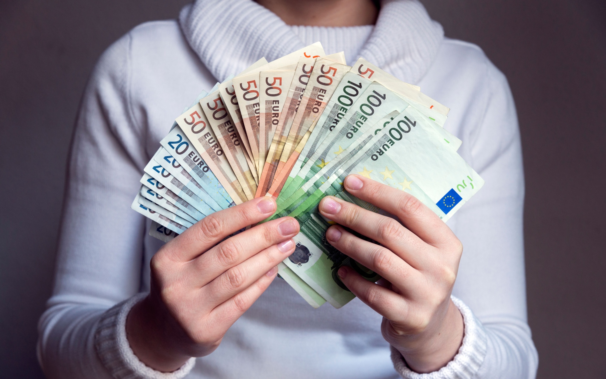 L'Euro compie 25 anni, la storia della moneta unica europea | Sky TG24