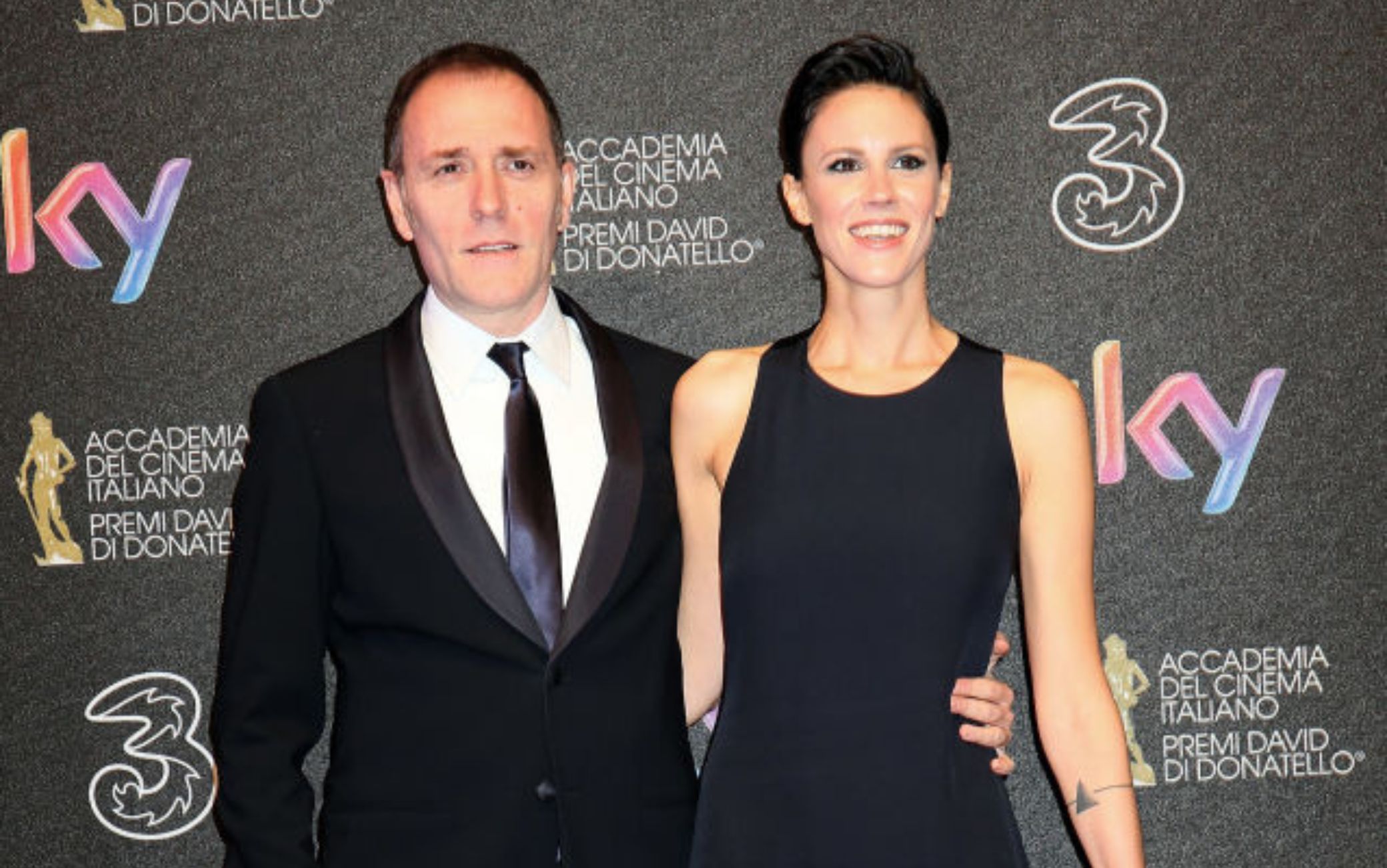 Valerio Mastandrea e la compagna Chiara Martegiani insieme nella serie ...