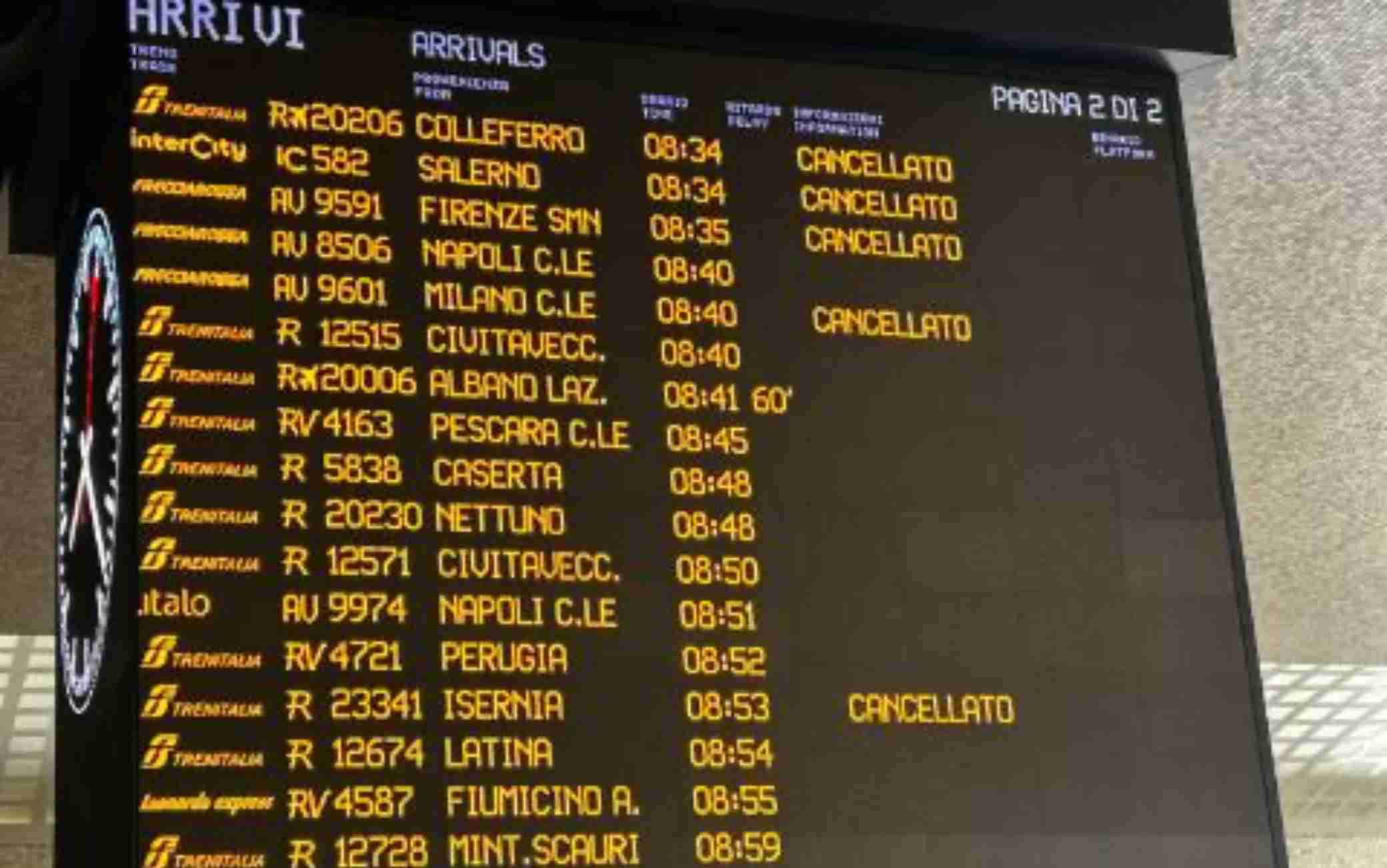 Treni, rallentamenti su linea Roma-Napoli: ritardi fino a 4 ore | Sky TG24