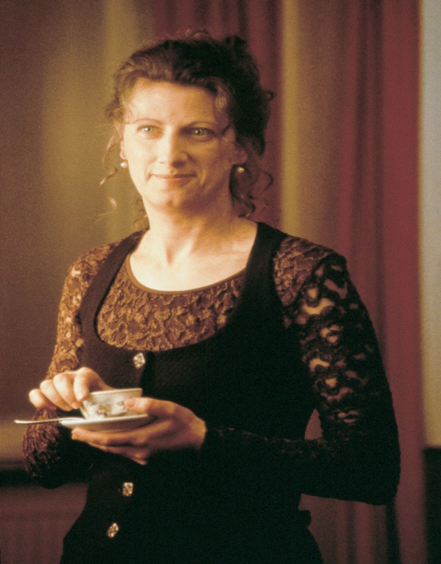 Angela Finocchiaro compie 70 anni, i suoi personaggi più famosi. FOTO ...