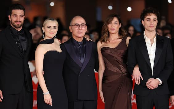 Nuovo Olimpo, il cast del film di Ferzan Ozpetek sul red carpet della ...