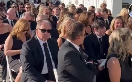 Usa, sposa chiede agli invitati di vestirsi di nero. TikTok: 'Sembra un ...