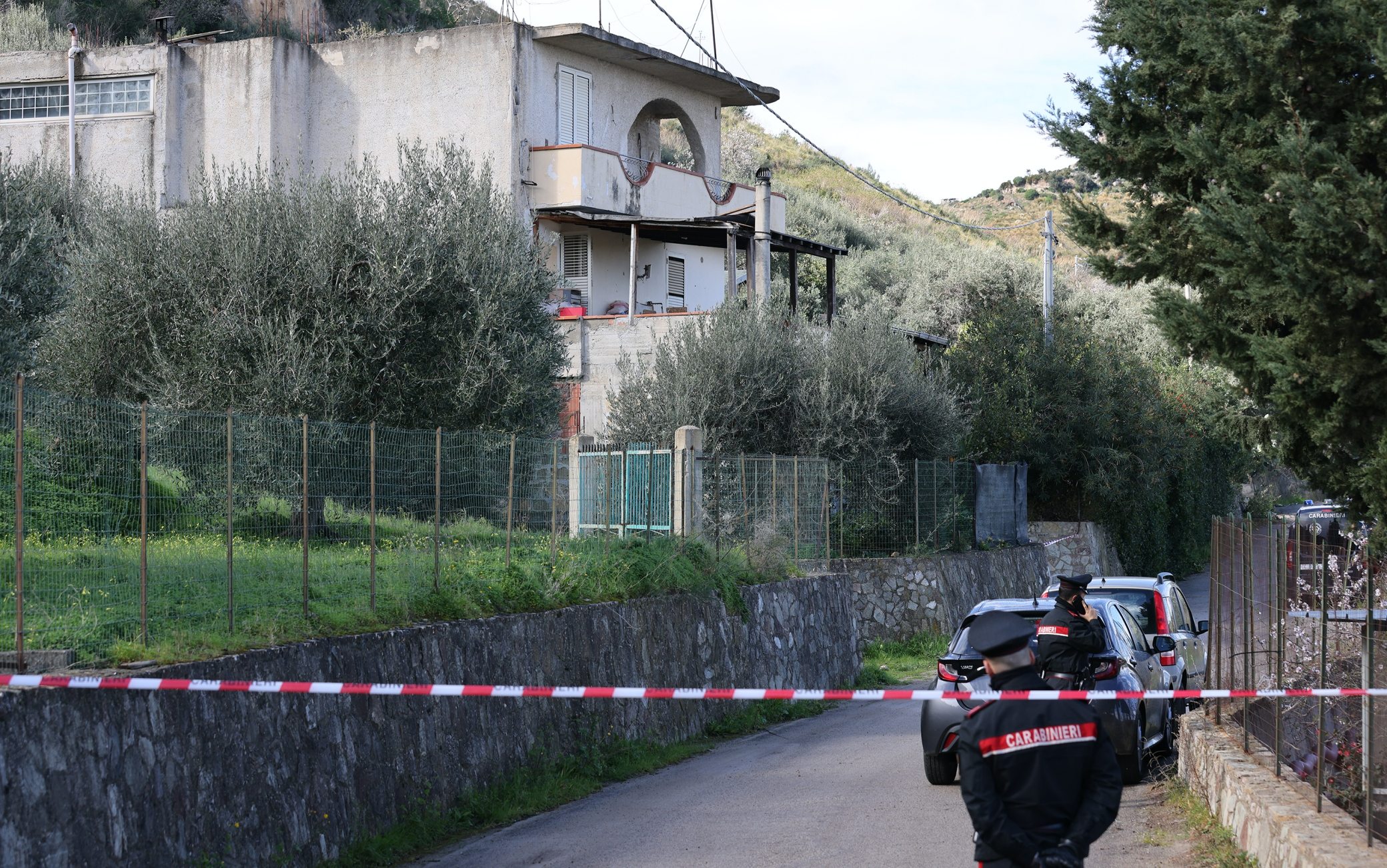 Strage di Altavilla, uccide moglie e due figli poi si consegna ai carabinieri | Sky TG24