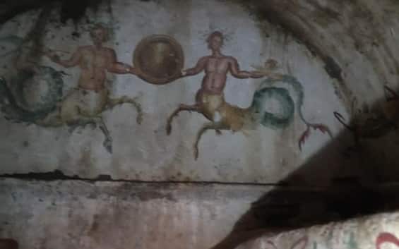 Napoli, scoperta a Giugliano tomba romana 'del Cerbero': è ricca di ...