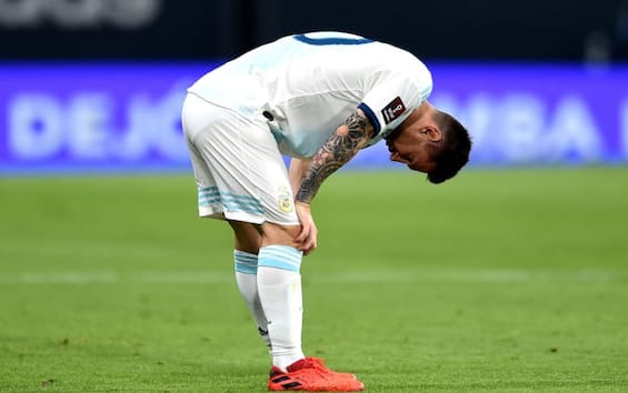 Messi, malessere e conati di vomito in campo durante Argentina-Paraguay ...