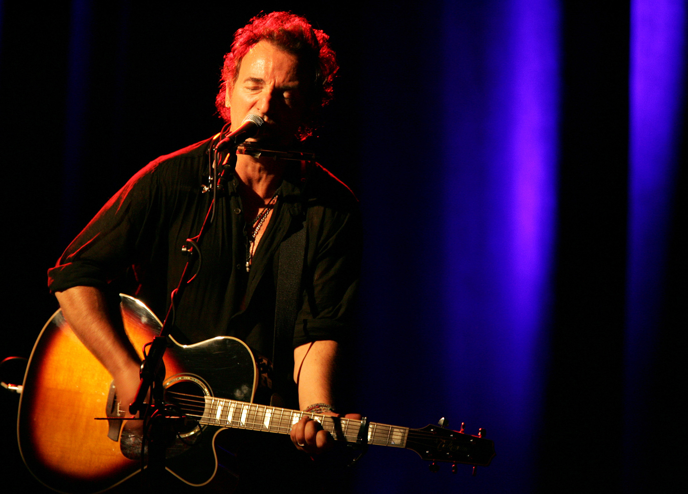 Bruce Springsteen, è uscito il singolo Rain In The River con il lyric ...