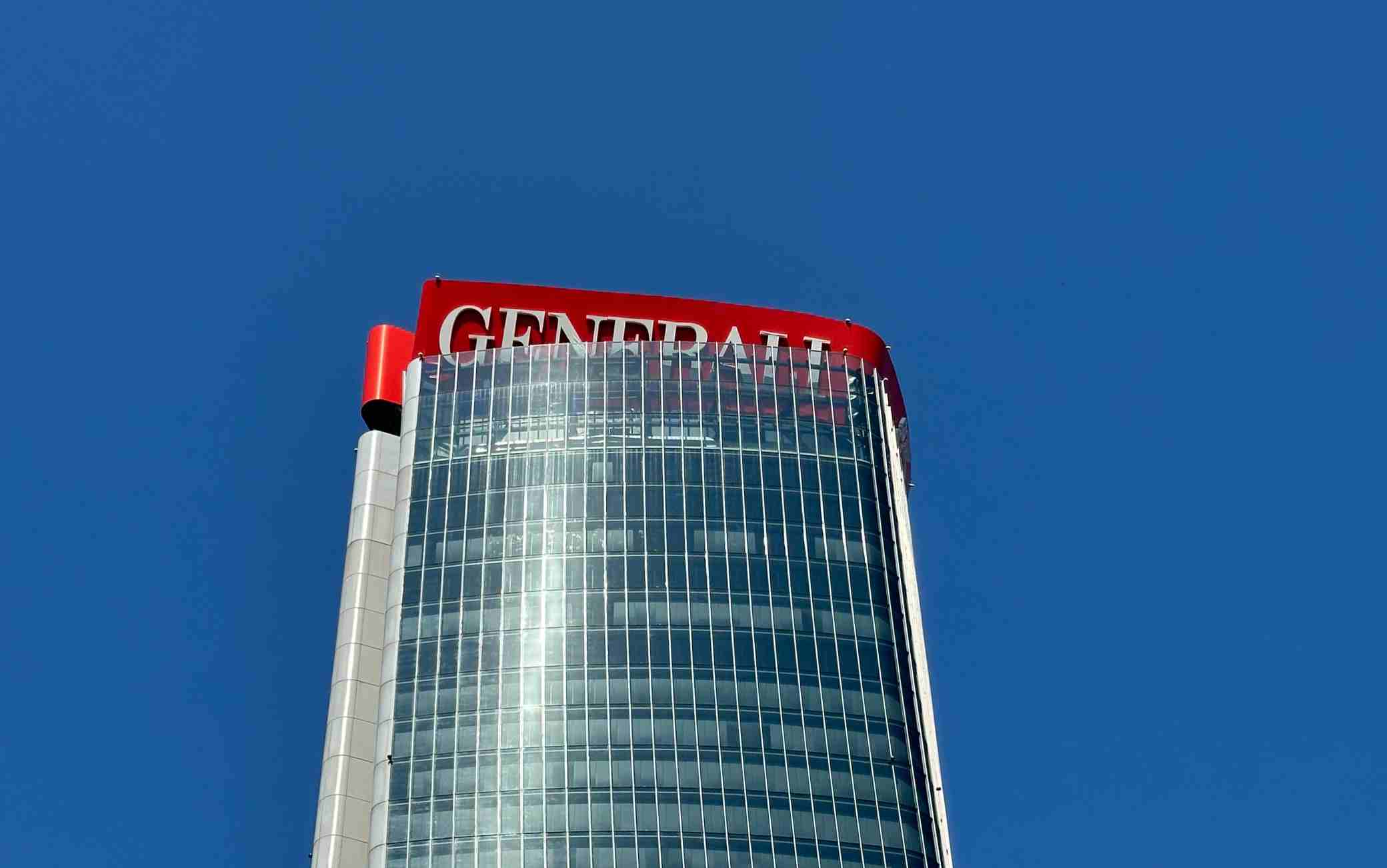 Milano, crolla insegna Generali sulla Torre Hadid a City Life. FOTO ...