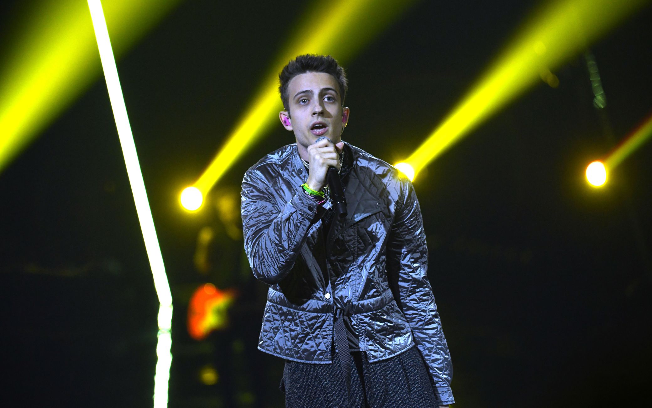 Sanremo 2024, chi è Sangiovanni che al Festival canta Finiscimi . FOTOSTORIA | Sky TG24