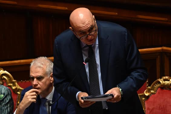 Israele Libano, Crosetto: 'Unifil va rafforzata, rispettare diritto internazionale' | Sky TG24