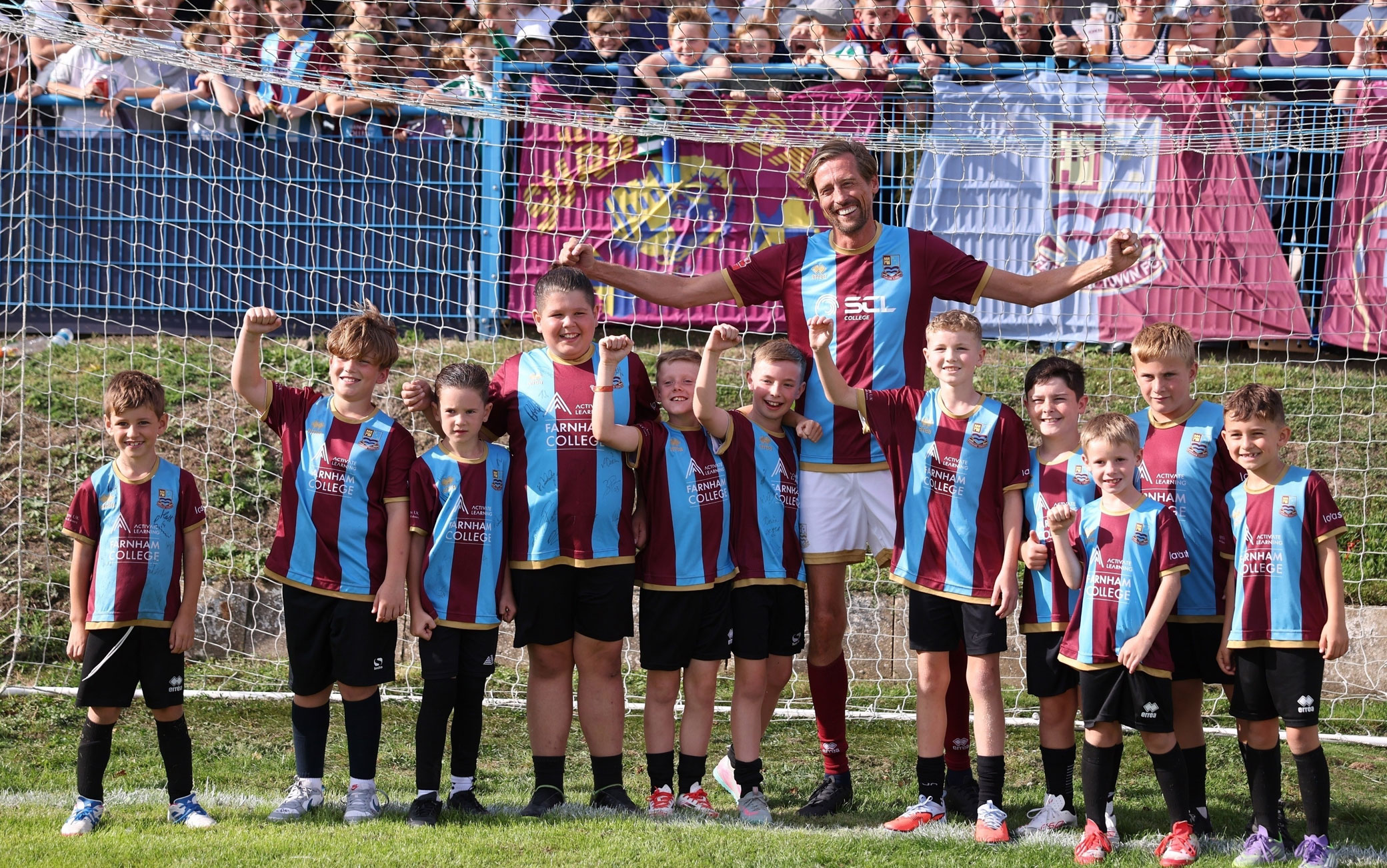 Peter Crouch mascotte del Farnham Town: era arrivato ultimo al ...