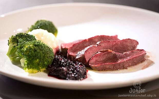 Masterchef: Filetto di cervo con salsa frutti rossi | Sky