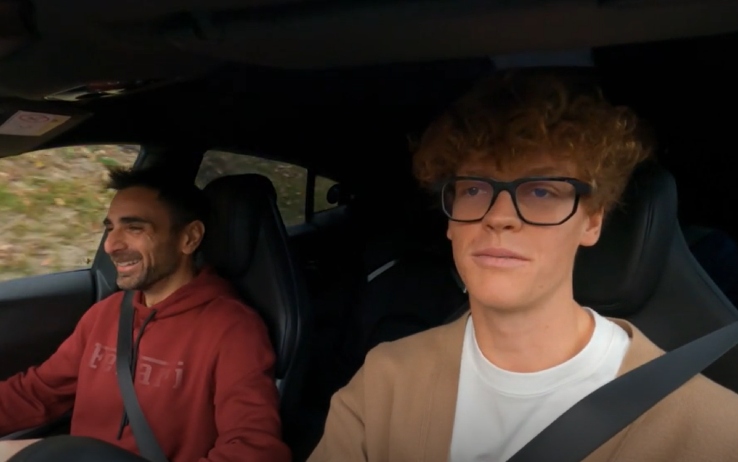 Ferrari, Sinner a Maranello: dalla visita in fabbrica alle prove in ...