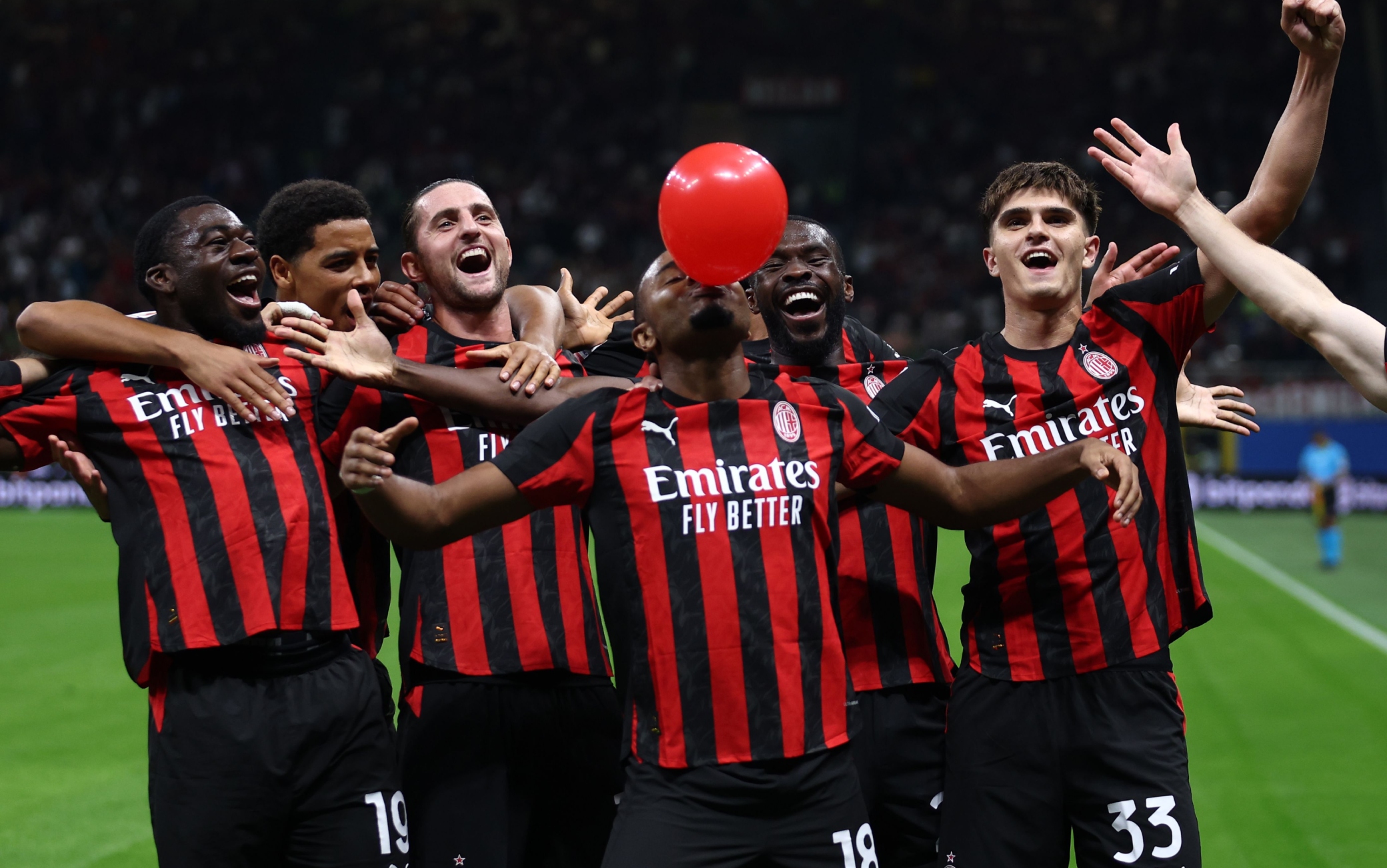 Nkunku, primo gol e prima esultanza con il palloncino in Milan-Lecce ...