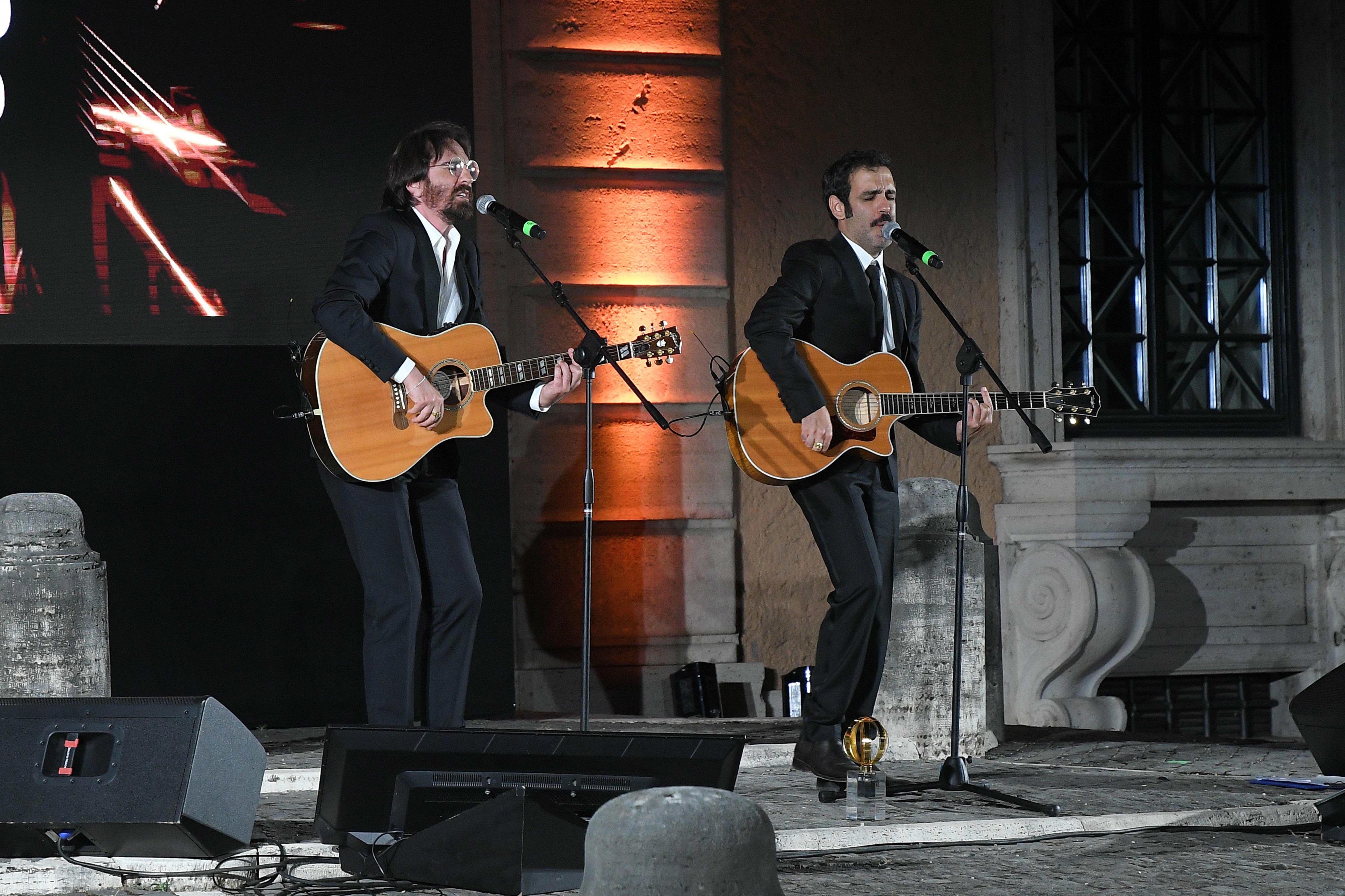 Colapesce compie 40 anni, l'origine del nome e la collaborazione con ...