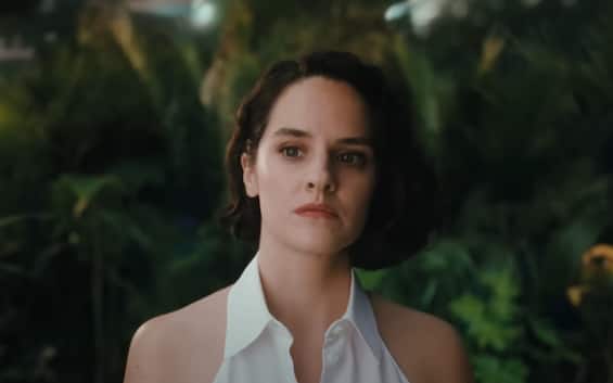 Emmanuelle, il trailer del remake del classico erotico con Noémie Merlant e Naomi Watts | Sky TG24