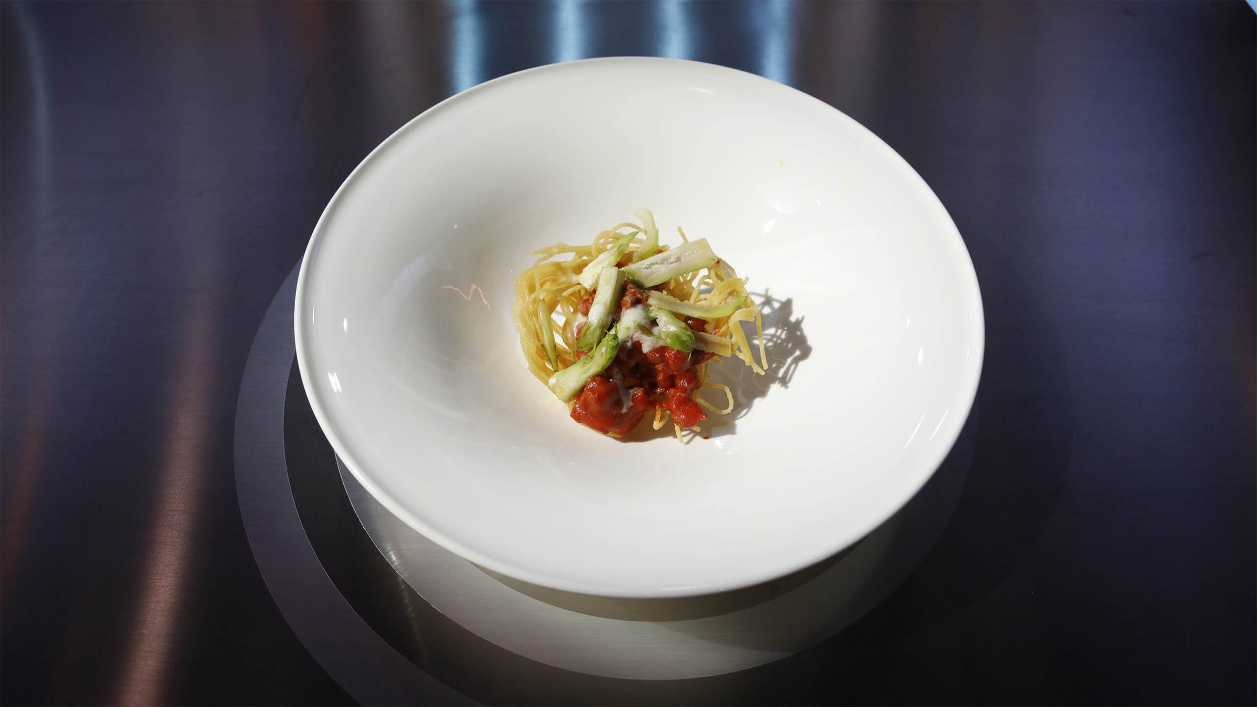 Masterchef: Nido di pasta con pomodori datterini e salsiccia di Claudio ...