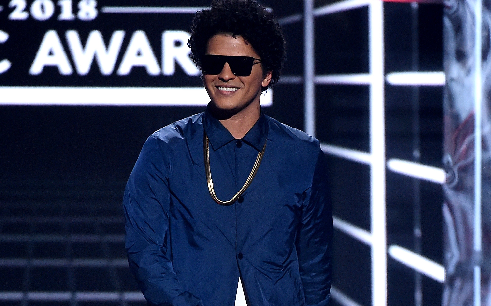 I 40 anni di Bruno Mars, le sue canzoni più famose da Just the Way You ...