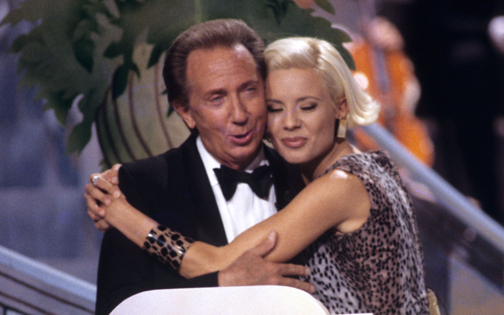 Mike, trama e cast della serie su Mike Bongiorno presentata oggi alla ...