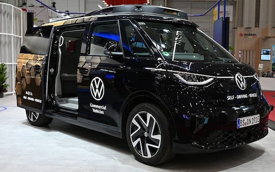 Robotaxi, Volkswagen: entro il 2027 operativi ad Amburgo e Los Angeles ...