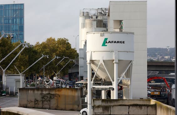 Lafarge, il colosso francese accusato di sostegno all'Isis patteggia ...