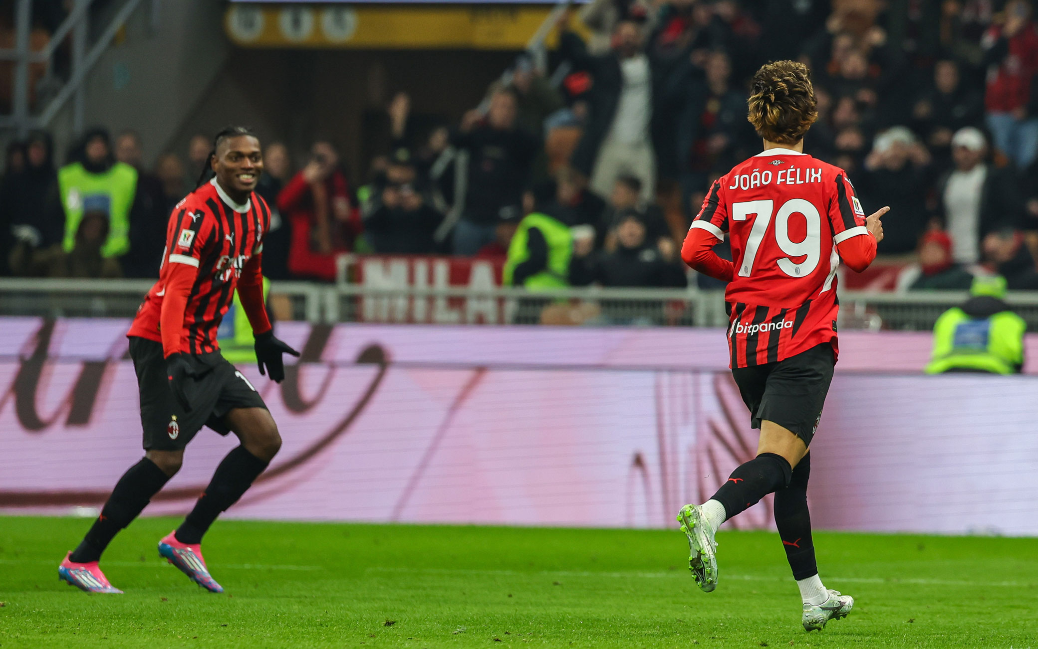 Milan Roma, assist di Gimenez e gol di Joao Felix: grande debutto a San Siro | Sky Sport