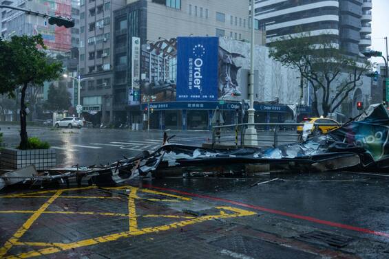 Taiwan, tifone Krathon si abbatte sull'isola con venti a 220 Km/h | Sky ...