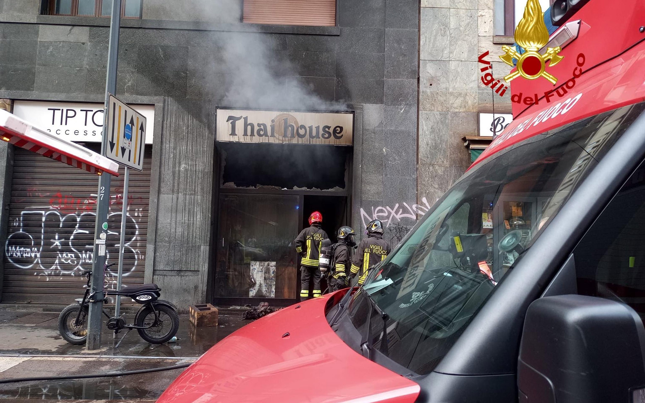 Milano, incendio autofficina zona Gambara: 3 morti e 3 feriti. VIDEO ...