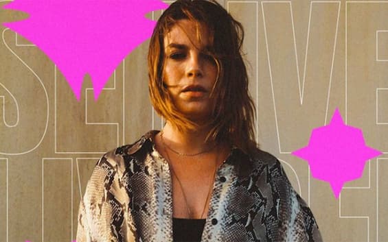 X Factor 2023, Emma canta un medley al sesto Live. VIDEO | Sky TG24