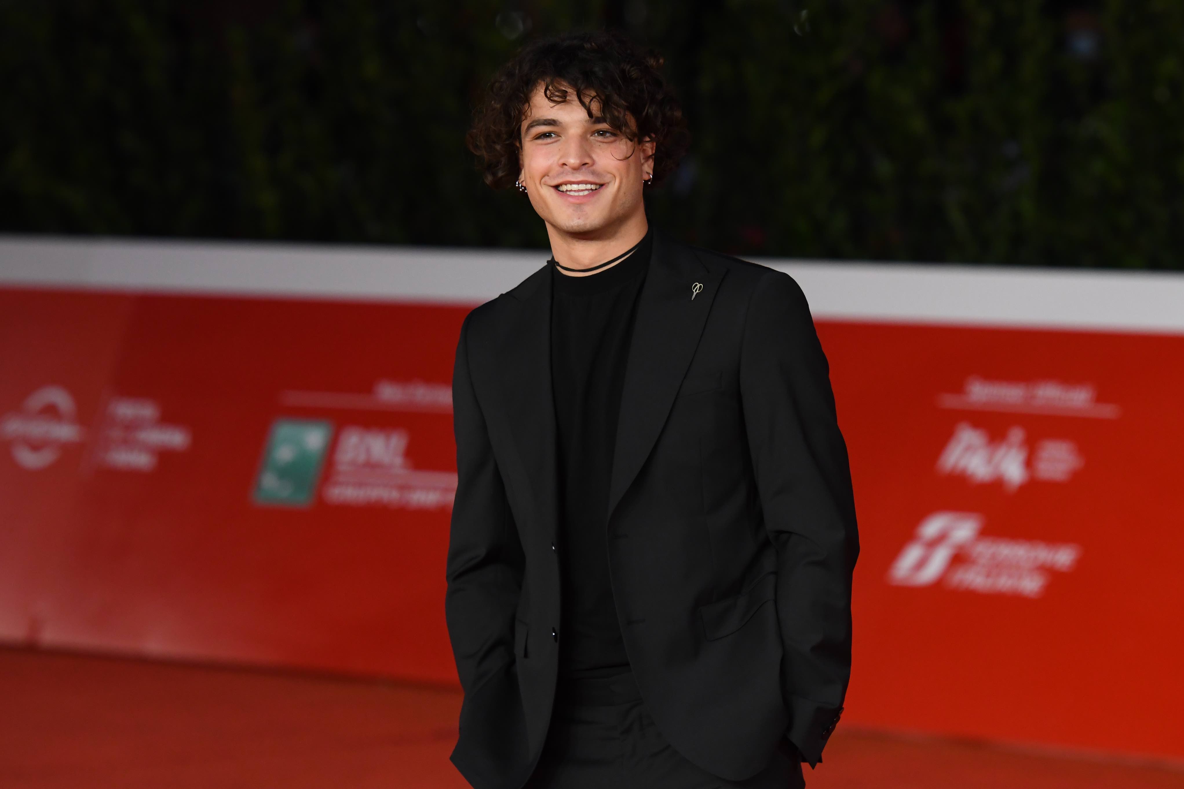 Dammi un bacio, Ja, il testo del singolo di Leo Gassman per Un ...