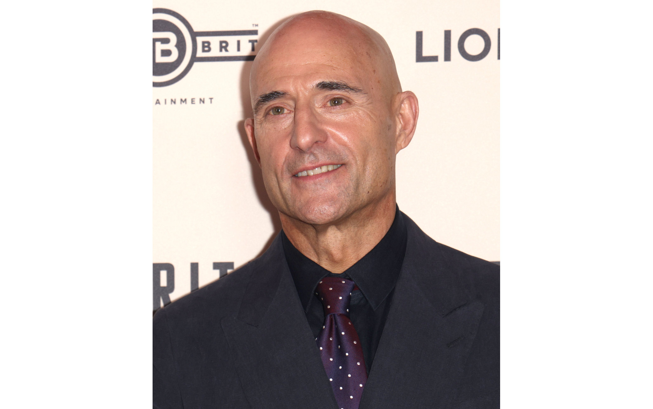 Dune: Prophecy, chi è Mark Strong che interpreta l'imperatore Javicco ...