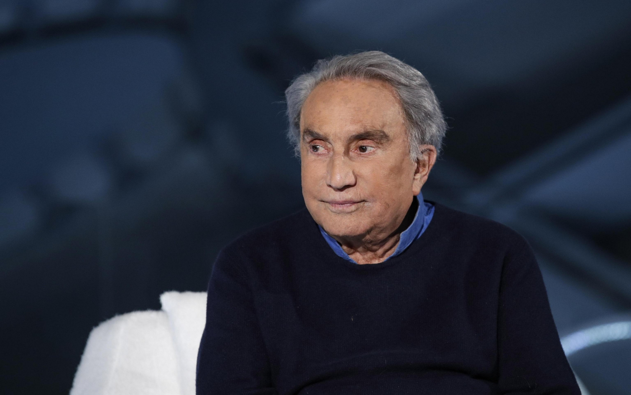 Morto Emilio Fede, lutto nel mondo del giornalismo: aveva 94 anni | Sky ...