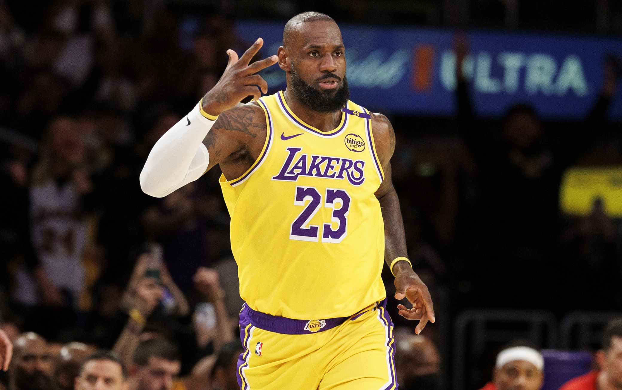 NBA, Doncic è già nella storia dei Lakers: solo LeBron, Magic e Jerry ...