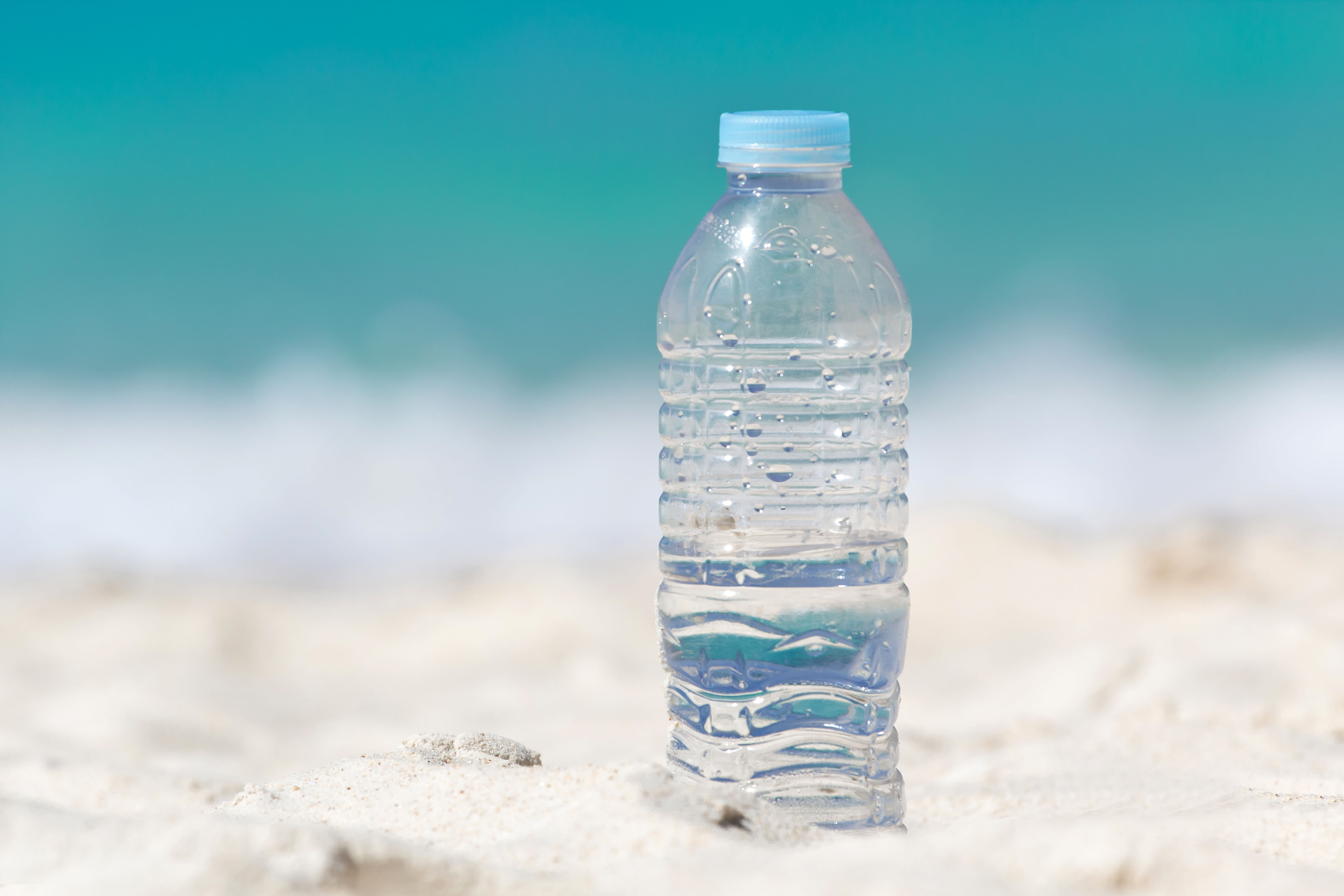 Microplastiche e nanoplastiche, fino a 370mila frammenti nell'acqua in ...