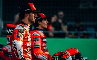 MotoGp 2025, i piloti fanno le foto di gruppo del nuovo mondiale | Sky Sport