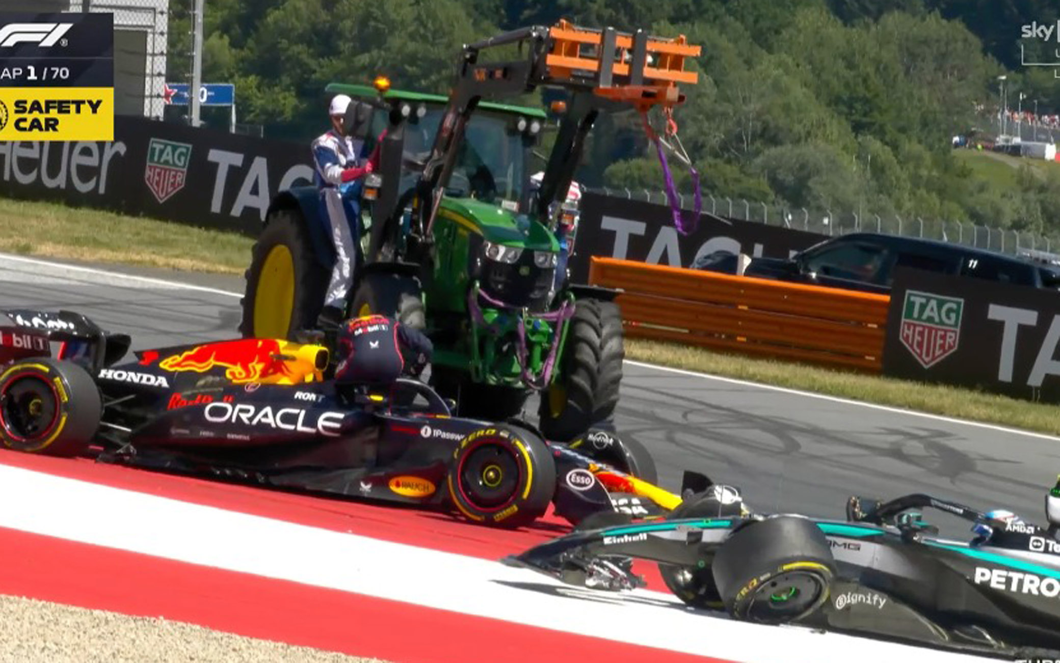 Antonelli-Verstappen, incidente al via e ritiro nel GP d'Austria 2025. FOTO e VIDEO | Sky Sport